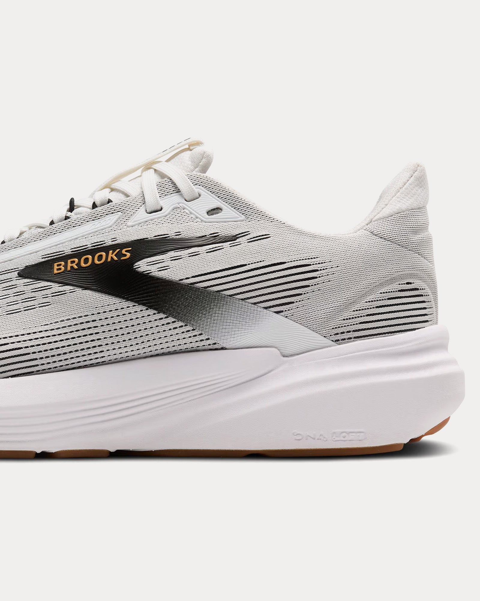 Brooks Running Men's Revel 8 White / Black / Oak Buff Running Shoes