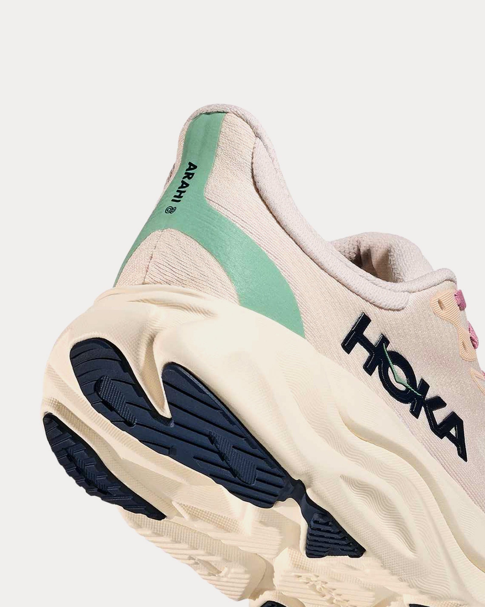 HOKA Women's Arahi 8 Rose Cream / Alabaster Running Shoes