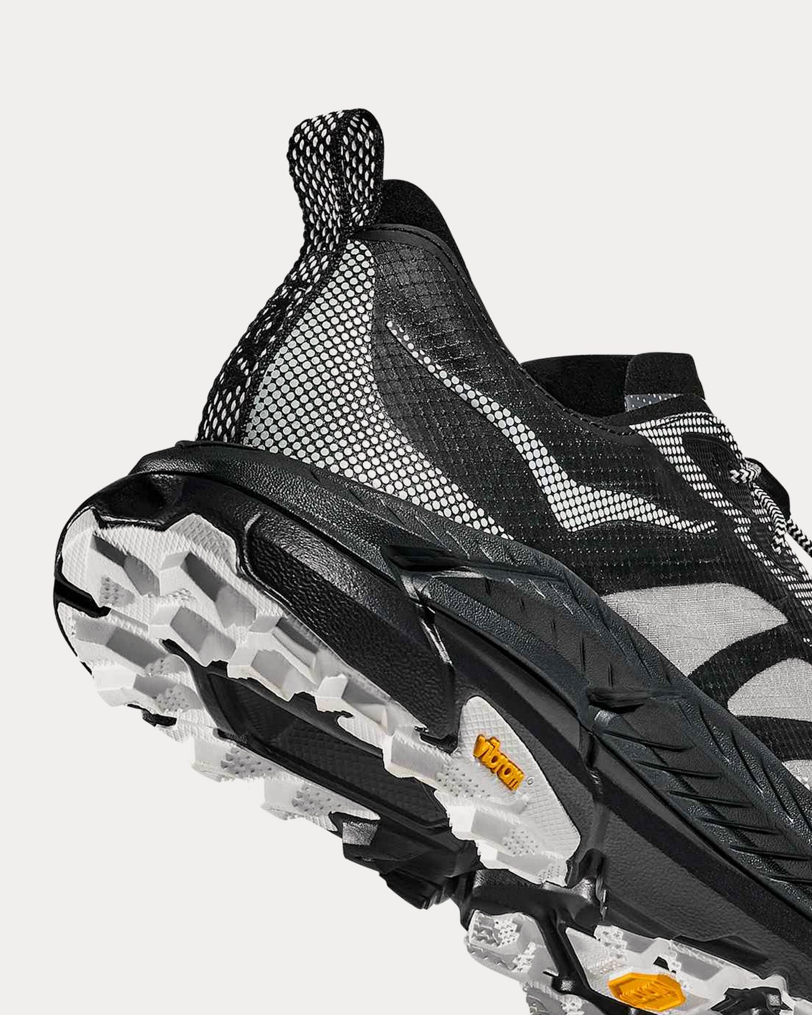 HOKA Unisex Stealth/Tech Mafate Speed 4 Lite Black / White Running Shoes