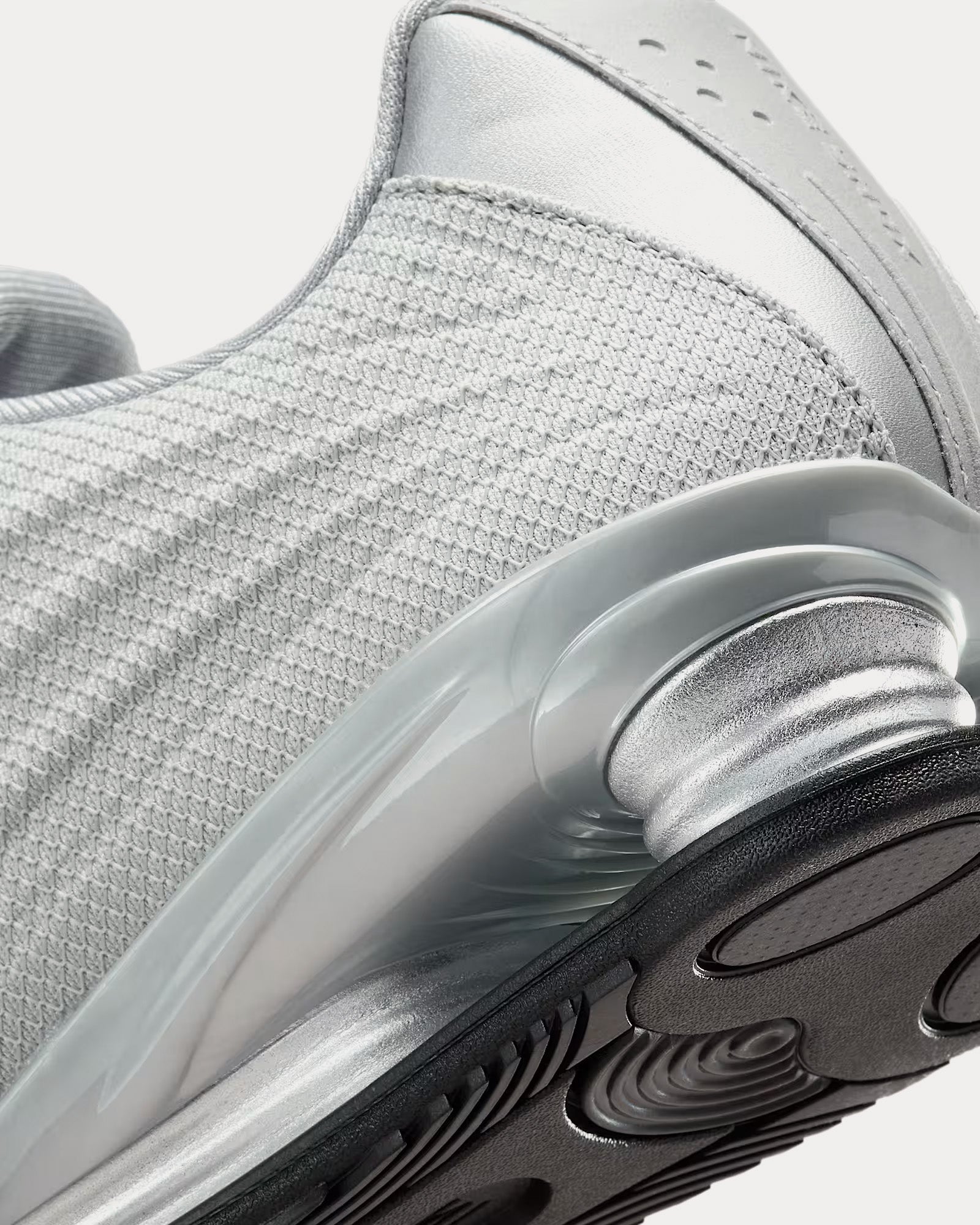 Nike Unisex Shox Z Metallic Silver Low Top Sneakers & Trainers