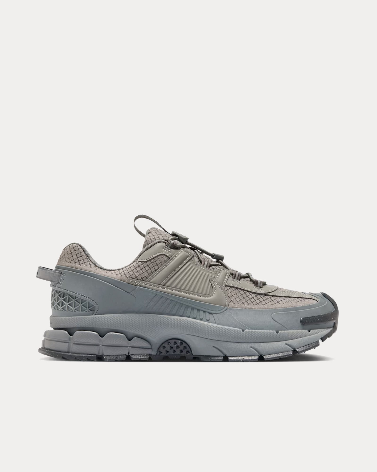 Nike Men's Zoom Vomero Roam Metallic Pewter / Cool Grey / Anthracite ...
