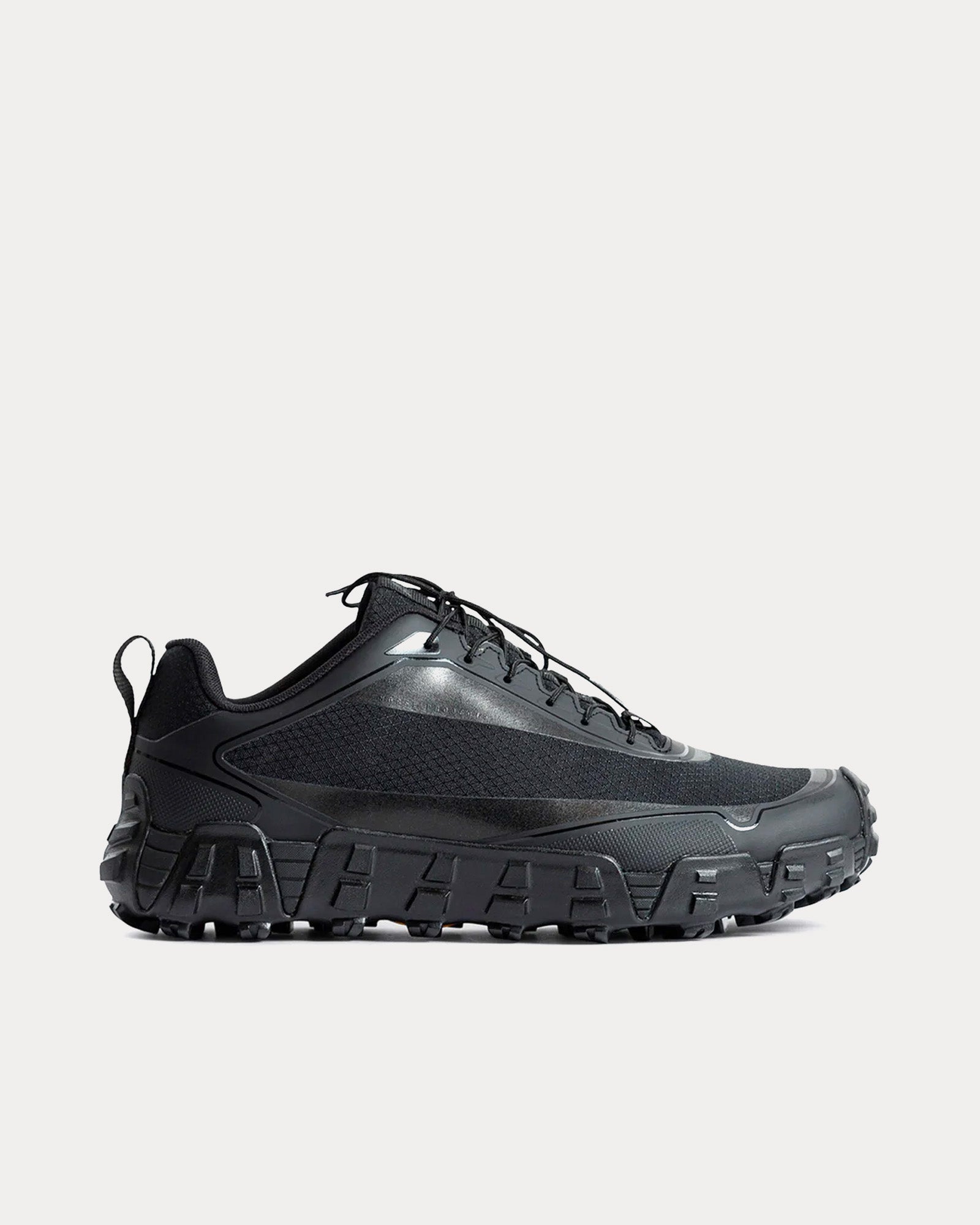 Norse Projects Men's Lace Up Hyper Runner V08 Black Low Top Sneakers