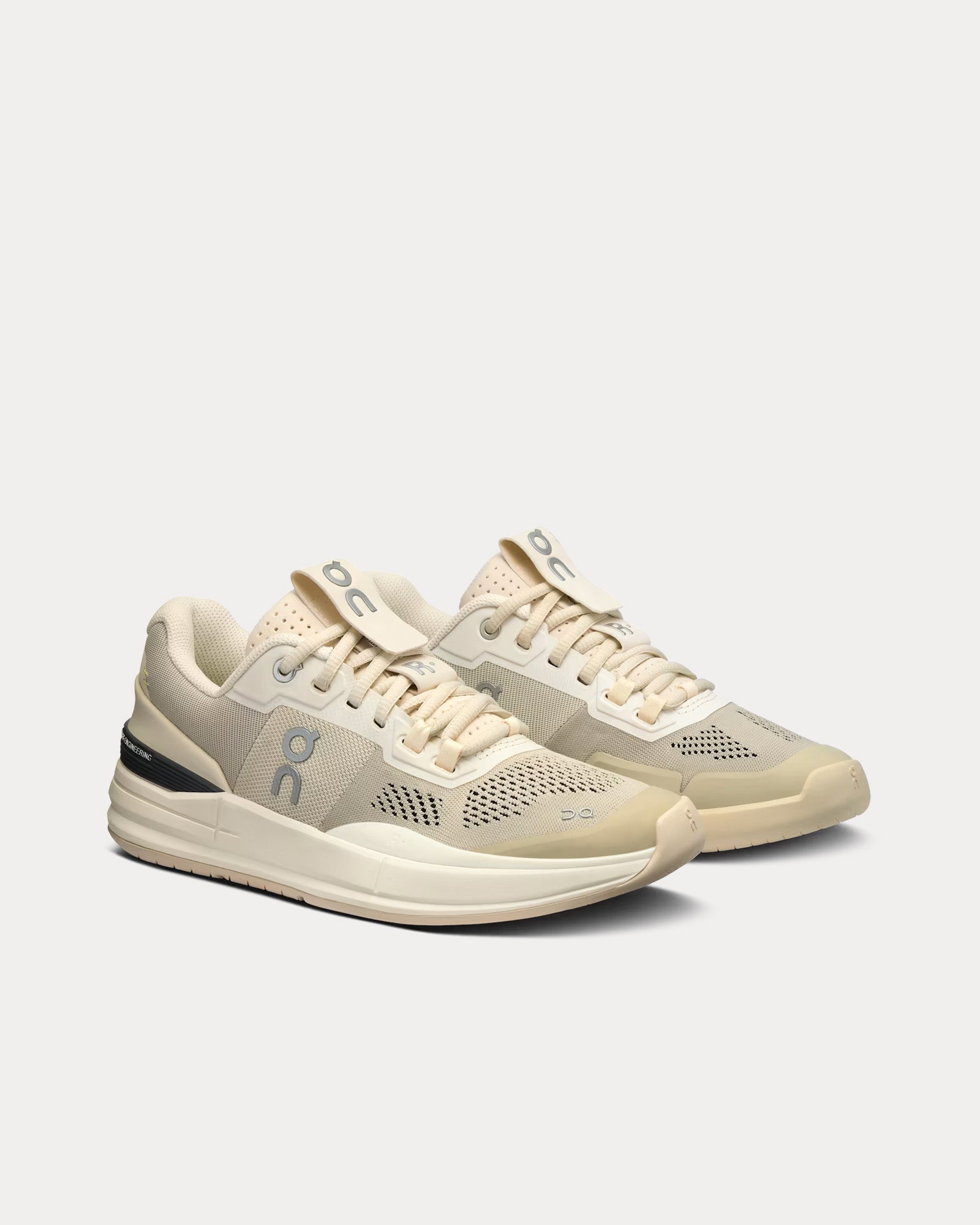 On Running Women's The Roger Pro Sand / Ivory Low Top Sneakers