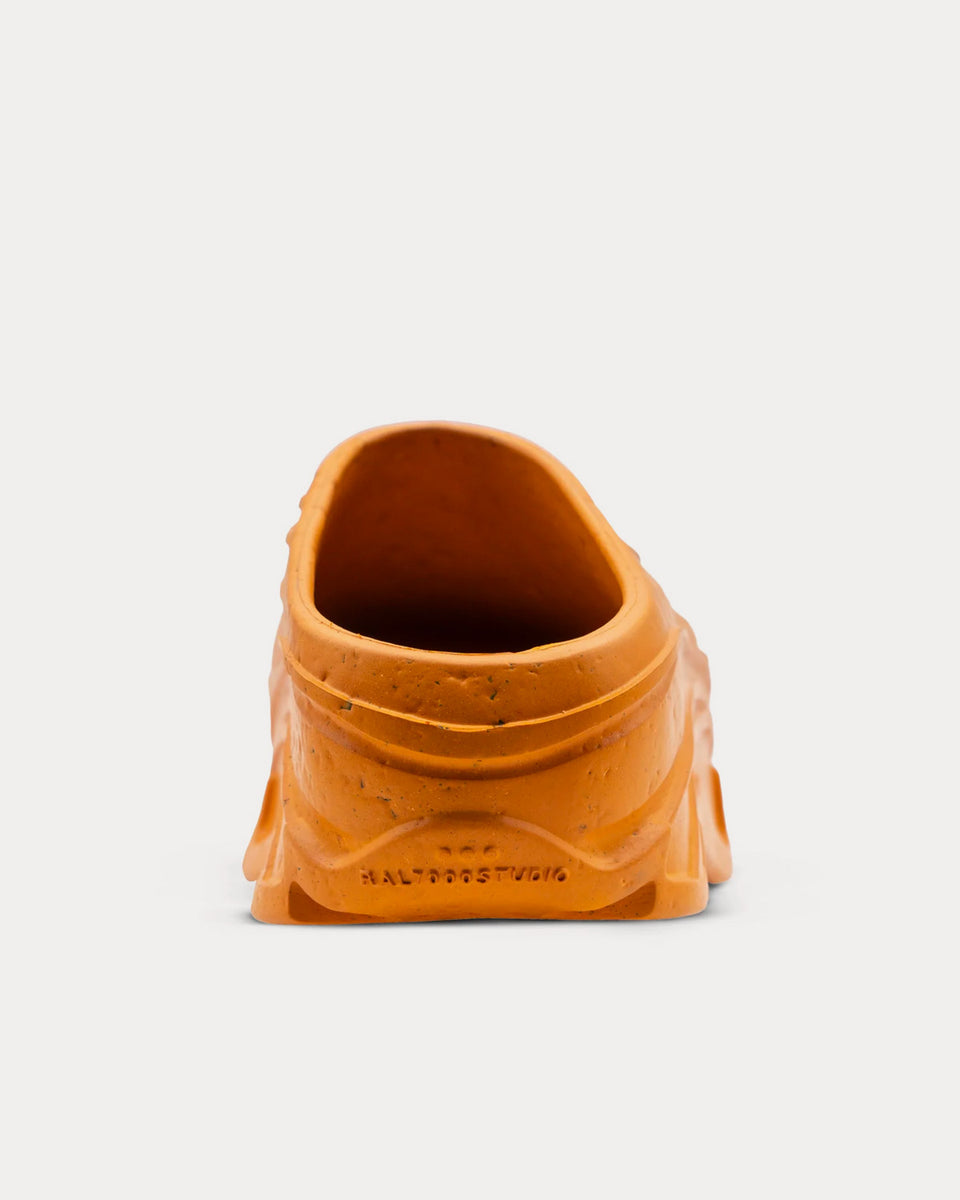 RAL7000STUDIO x Bershka Magma Clogs - Sneak in Peace